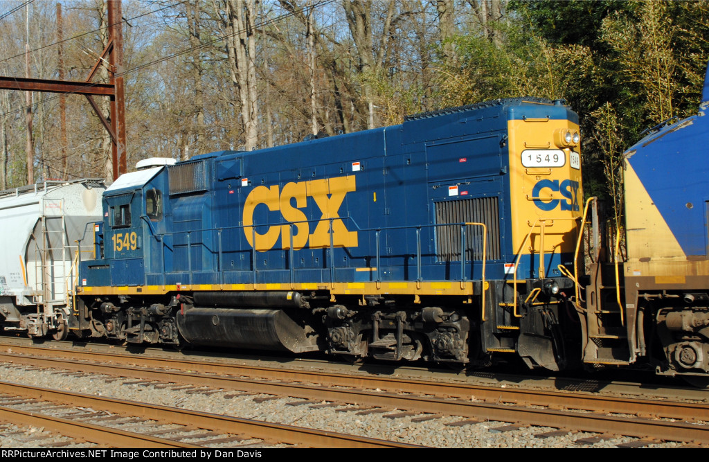 CSX GP15-1 1549 rear shot on Q439-30